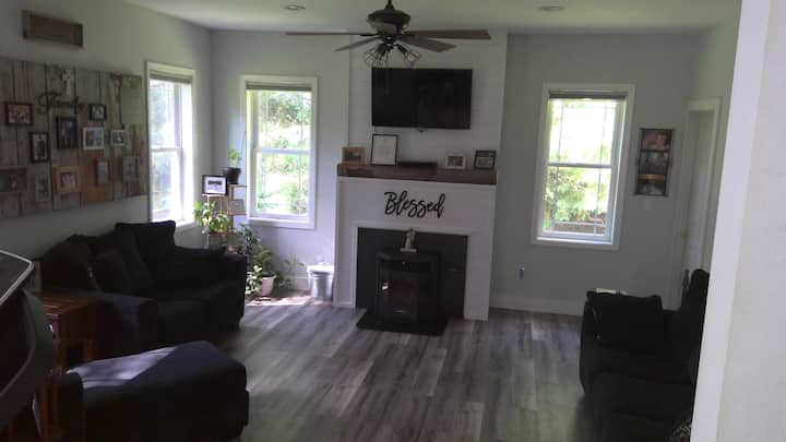 Country Pool House On Acreage - Fall River, WI