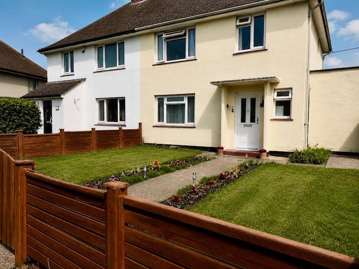 Beautiful 3br House Garden & Parking - Sittingbourne