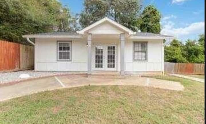 Private Tower View Cottage - Stockbridge, GA