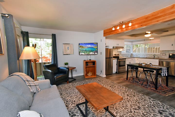 Tahoe Basecamp | Cozy North Shore Condo - インクライン・ビレッジ, NV