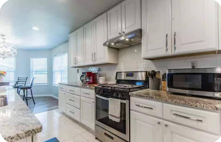 New Cozy House Walking Distance To Att Stadium - Arlington, TX