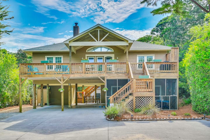 Steps To Beach! Emerald Isle Group Escape W/ Yard - Swansboro, NC