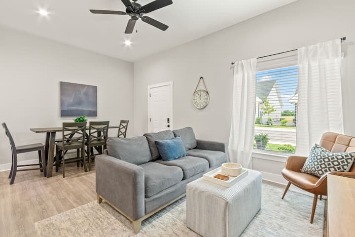 Modern Villa| Sleeps 8 | Great Location! - Huntsville, AL