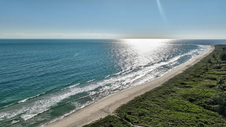 Hutchinson Island Beach Getaway - Fort Pierce, FL