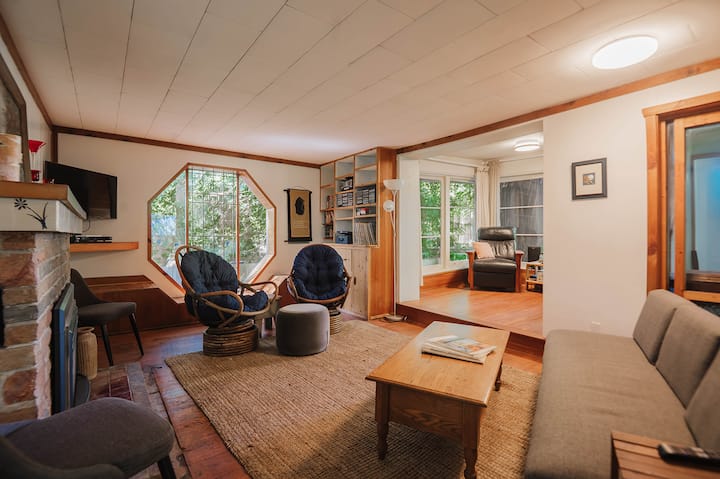 Vintage Charm, Giant Yard & Hot Tub In "The Creek" - Sunshine Coast