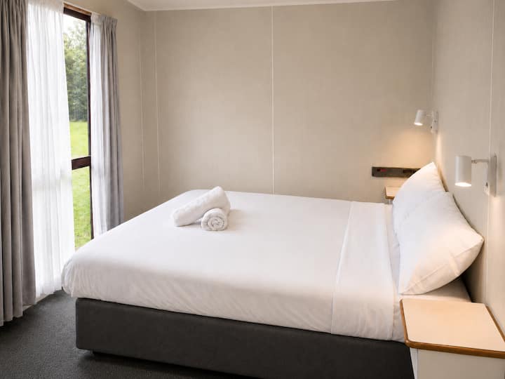 Shady Acres Cosy Cabin & Nature Stay - Ballarat