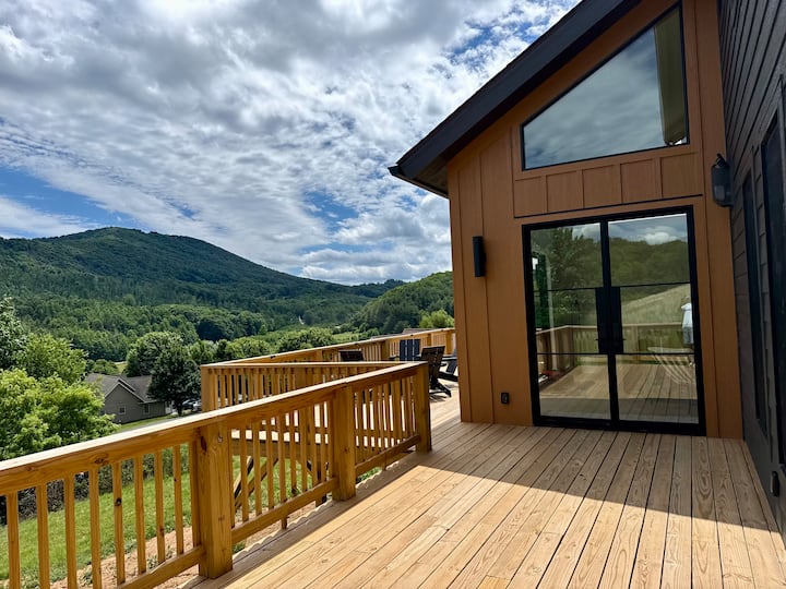 New Build Modern Mountain Escape | Deck & Views - Fleetwood, NC