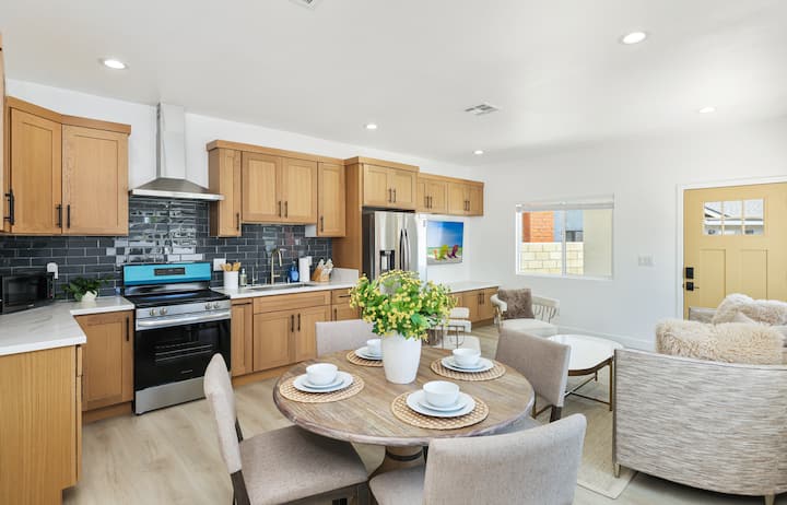 Brand New Stylish 3br Guest House | Sleeps 8 - Huntington Beach, CA
