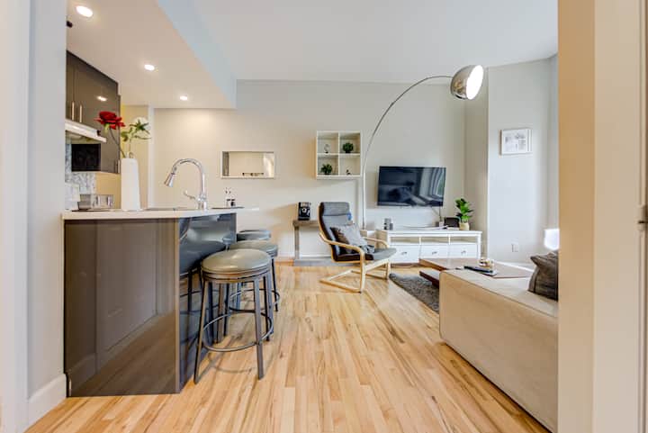 The Amber Nook (2br/heart Of The Downtown) - LaSalle