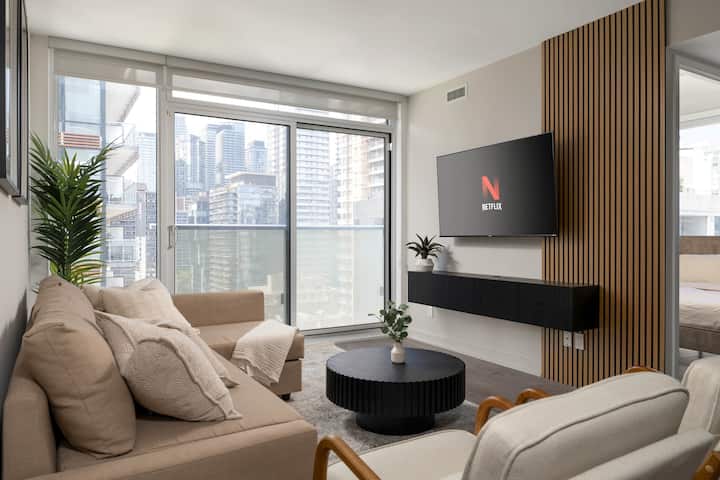Luxury 3br 2ba With 2 King Beds Sleeps 8 On Yonge - Toronto