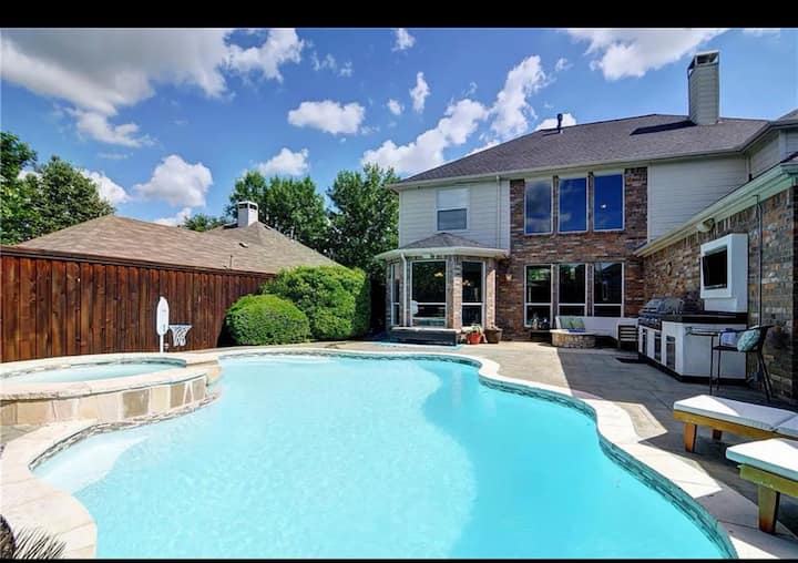 Luxury Rockwall Pool Retreat | Fire Pit | Sleeps 7 - Rockwall, TX