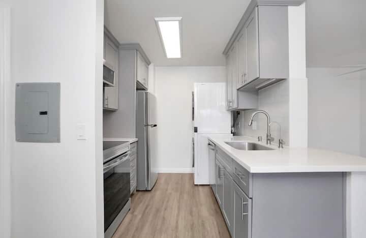 Entire Unit Newly Remodeled Condo East Bay -Bart- - Hayward, CA