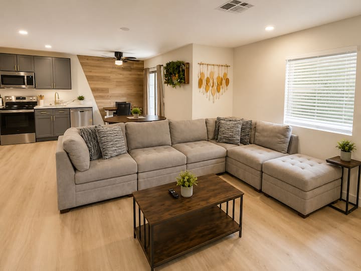New 2 Bed 2 Bath Spacious Central Apartment + Wifi - Las Vegas