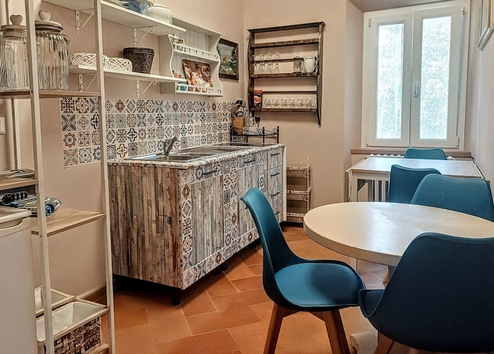 L'iris Room Bnb Vinci, Shared Kitchen, Garden - Vinci
