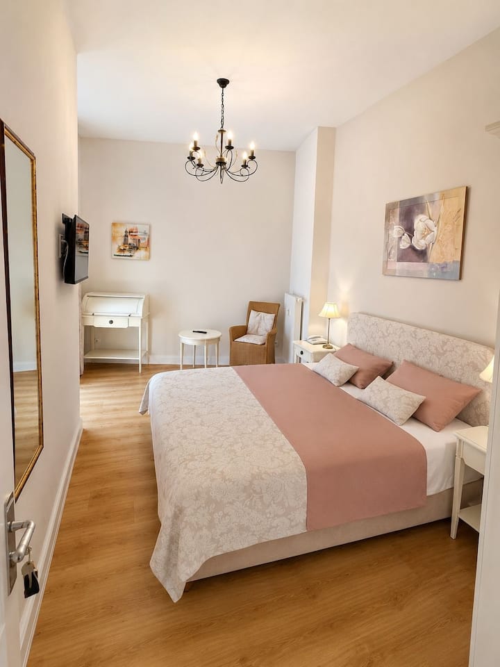 Stilvolles Altbauzimmer Mit Balkon Nahe Alster - Hamburg