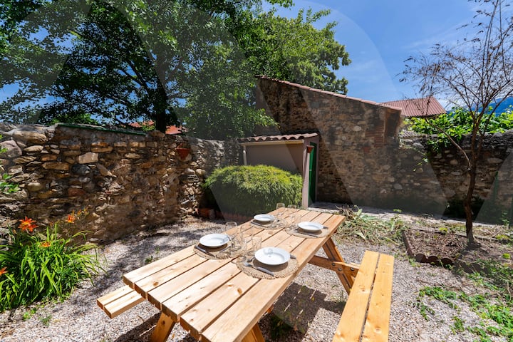 Welhomy | La Joia Del Català, Gare | Prades - Prades