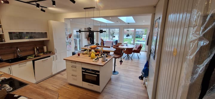 Geräumiges Helles Haus In Wassernähe Mit Garten - Grimmen