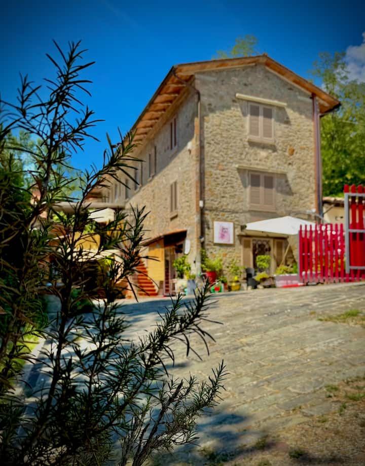 L'iris Room Bnb Vinci, Shared Kitchen, Garden - Vinci