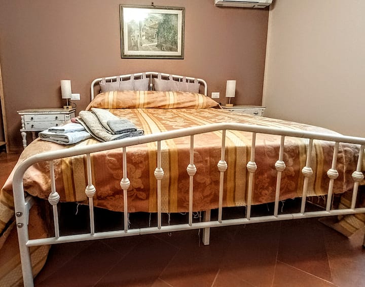 L'iris Room Bnb Vinci, Shared Kitchen, Garden - Vinci