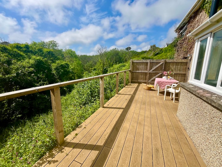 Little Orchard, Cadgwith Cove, Cornwall - Lizard