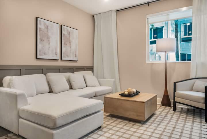 Casa Cannes® Designer 2br In Irvine Gym, Pool - Newport Beach, CA