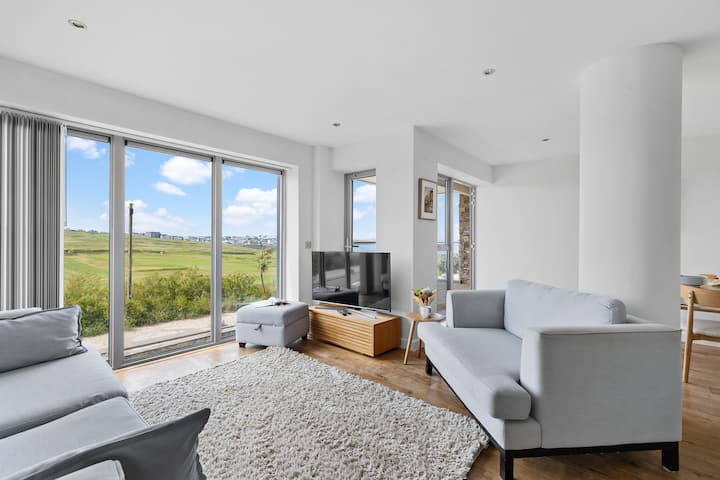 Exceptional Three Bedroom Apartment On Headland Rd - Fistral Beach