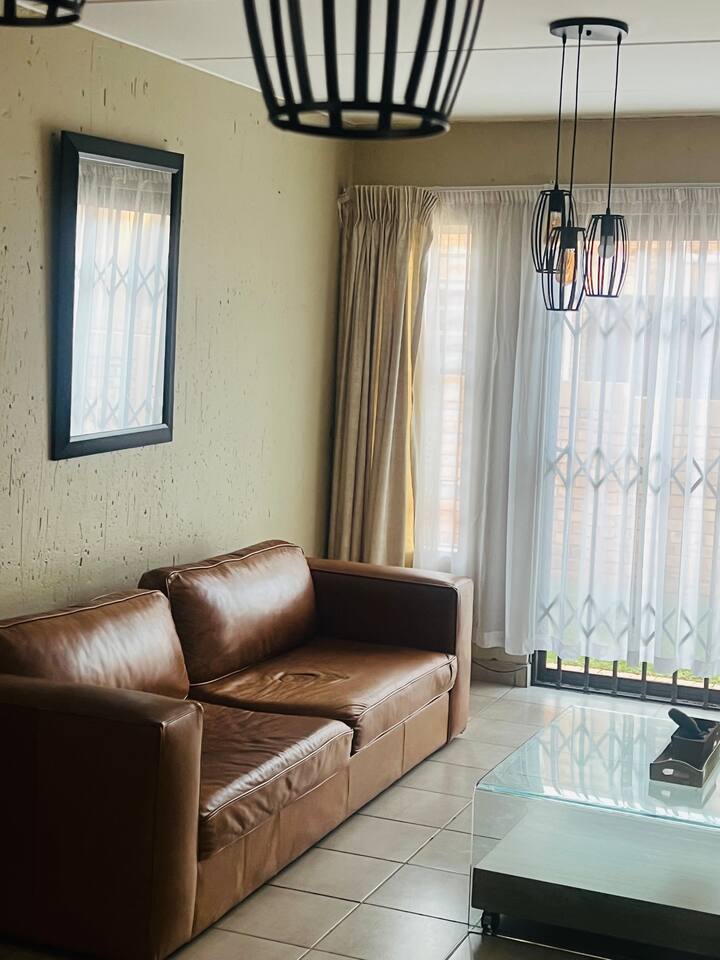 3bedcastleoak Suitable For Families And Friends - Krugersdorp
