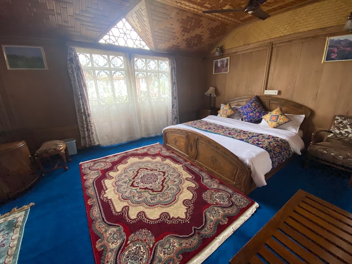 Houseboat Shoda Palace - Srinagar