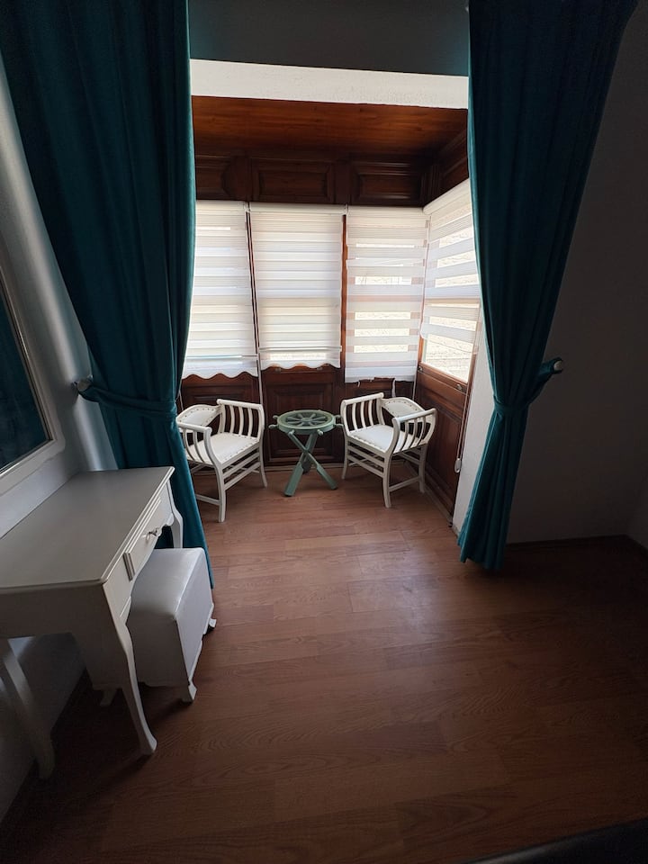 Alaçatı Merkezde 7 Odalı Havuzlu Villa - Alaçatı