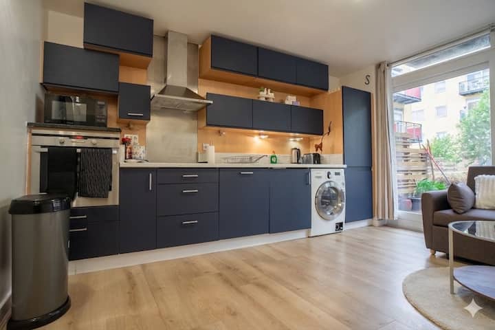 3 Bed Flat | 7 Guests | Near O2 & Excel | London - Woolwich