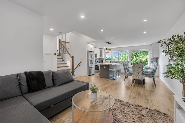 5br North York Home - Sleeps 11 - Parking - Toronto