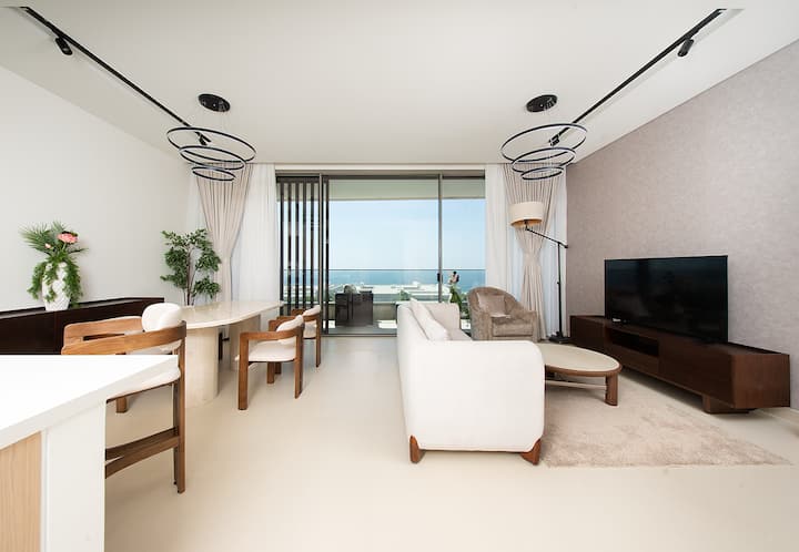 Seaside Hills 1br With Sea View Balcony - Ajman