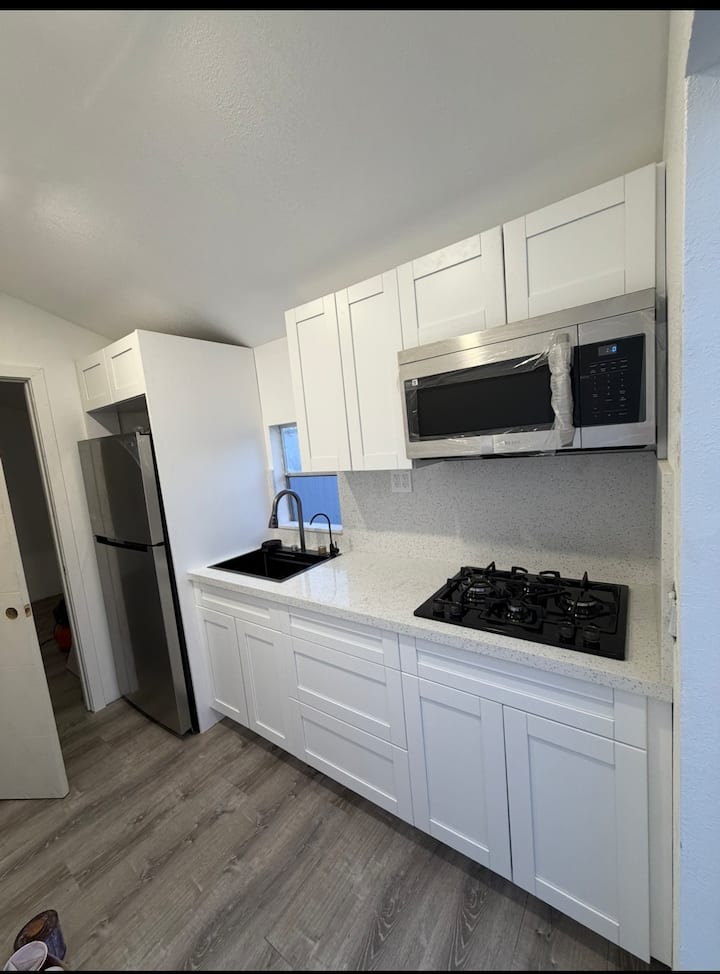 Modern Private Studio - Miami Gardens, FL