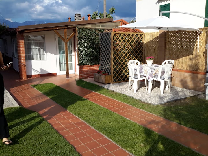 La Casetta Sul Giardino. - Massa