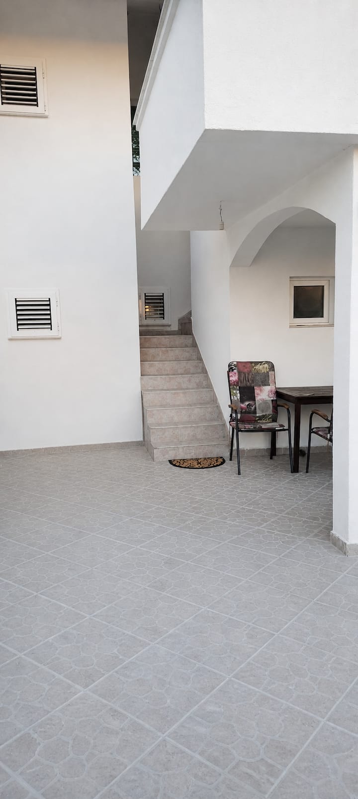 Apartment Upstairs - Nin