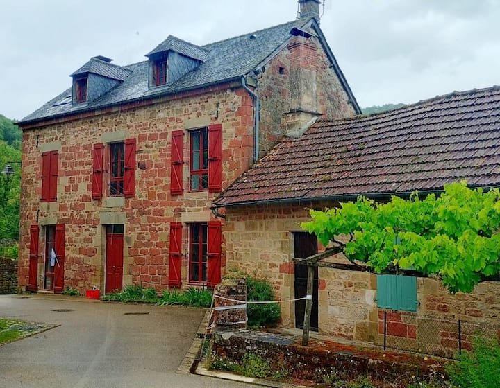 Chambre Familiale Sous Les Toits, Avec Piscine - Collonges-la-Rouge