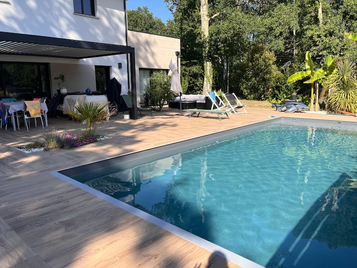 Maison Contemporaine Avec Piscine - Salles