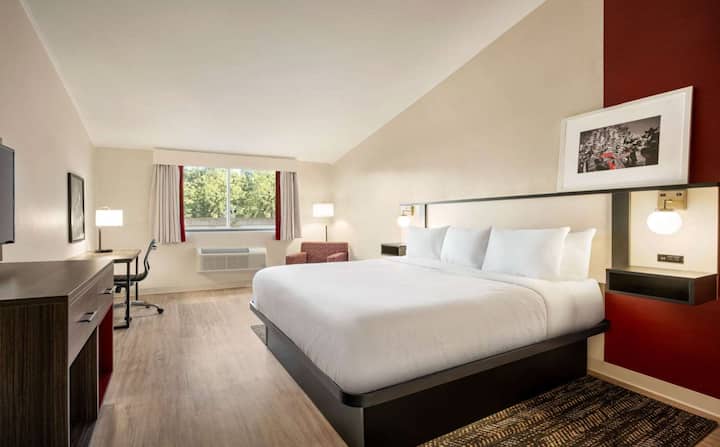 Ramada Allentown | King | Near Lehigh Mall - Allentown, PA