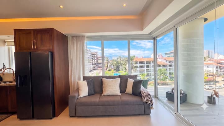 Luxury V Marina 1br, Restaurant, Pool & Golf Views - Puerto Vallarta