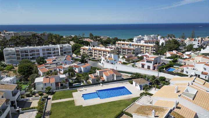 #375 Spacious Townhouse With Pool, Bbq & Parking - Albufeira