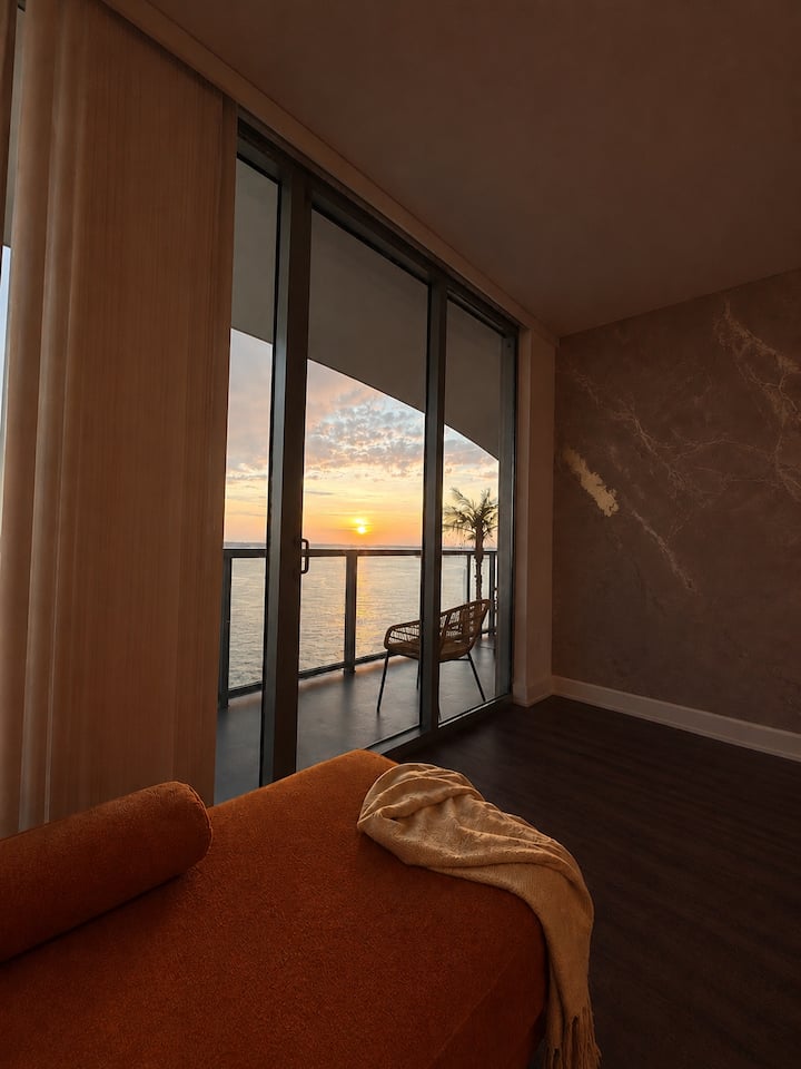 Luxury Dolphin Sunset Retreat - Fort Myers, FL