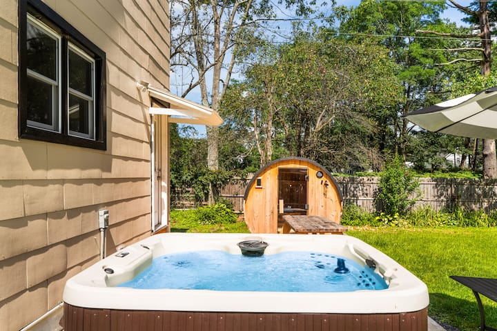 Summit Jacuzzi ~ Sauna And Yard ~ Big Group - Mount Pocono, PA