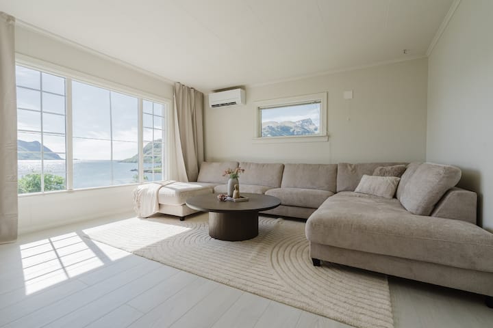 Spacious Coastal Retreat | Ocean Views - Noruega