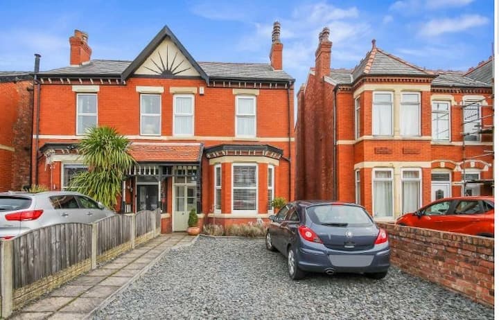 Tee Off In Style - Birkdale Retreat - Southport