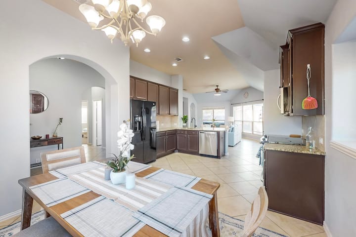 Dreamy North Richland Hills Retreat | 3br  2ba - North Richland Hills, TX
