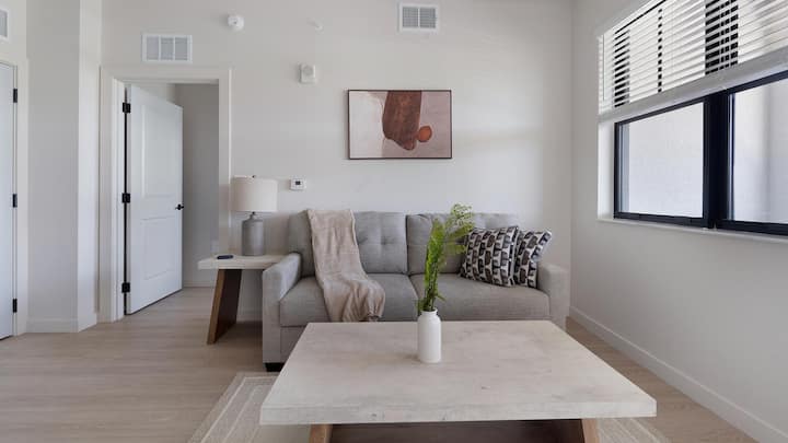 Landing | Beautiful 2bd, Gym, Clubhouse - North Fort Myers, FL