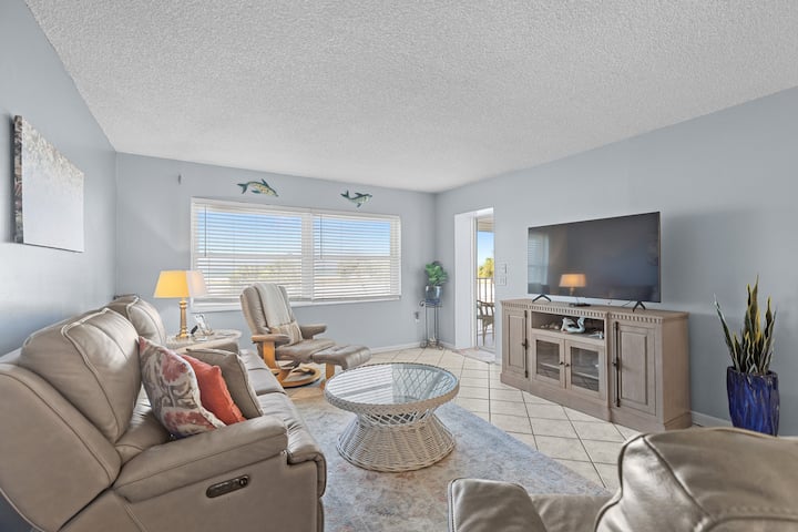Treasure Sands Oasis | Relax & Recharge - Treasure Island, FL