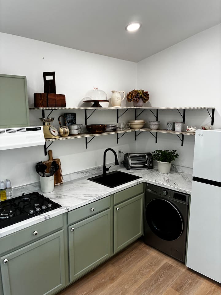 Cozy Cabin With Porch & Kitchen Downtown Wasilla - Wasilla, AK