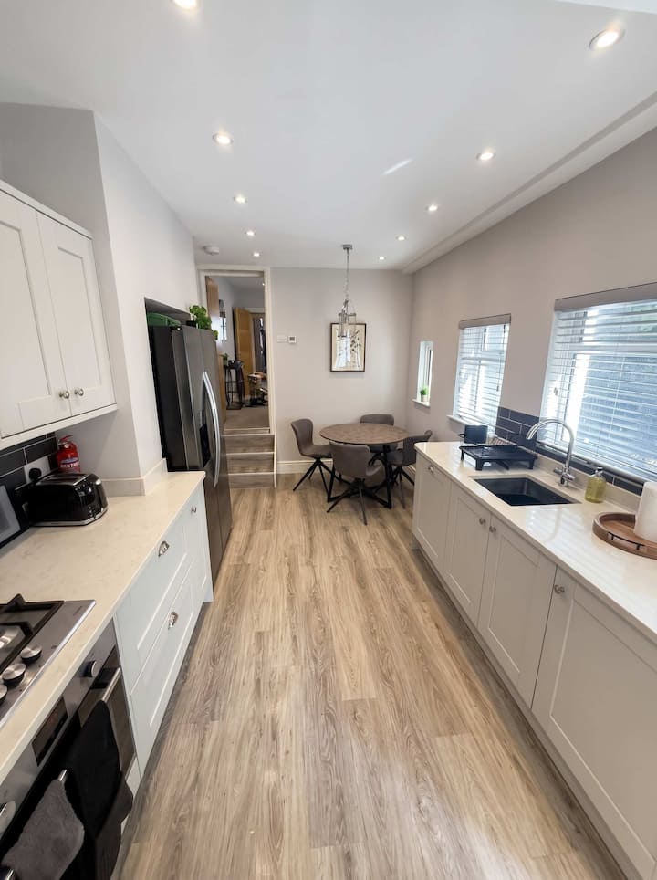 Bright 2-bed Garden Flat, Central Guildford - Guildford