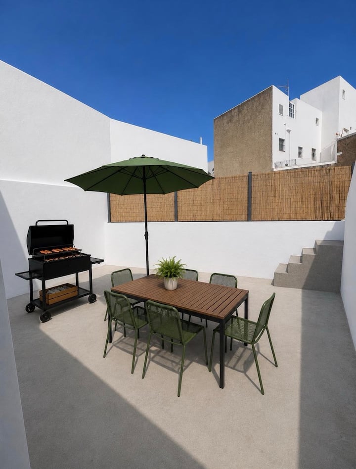 Casa Con Patio, Azotea Y Parking En Benalup - Andalusia